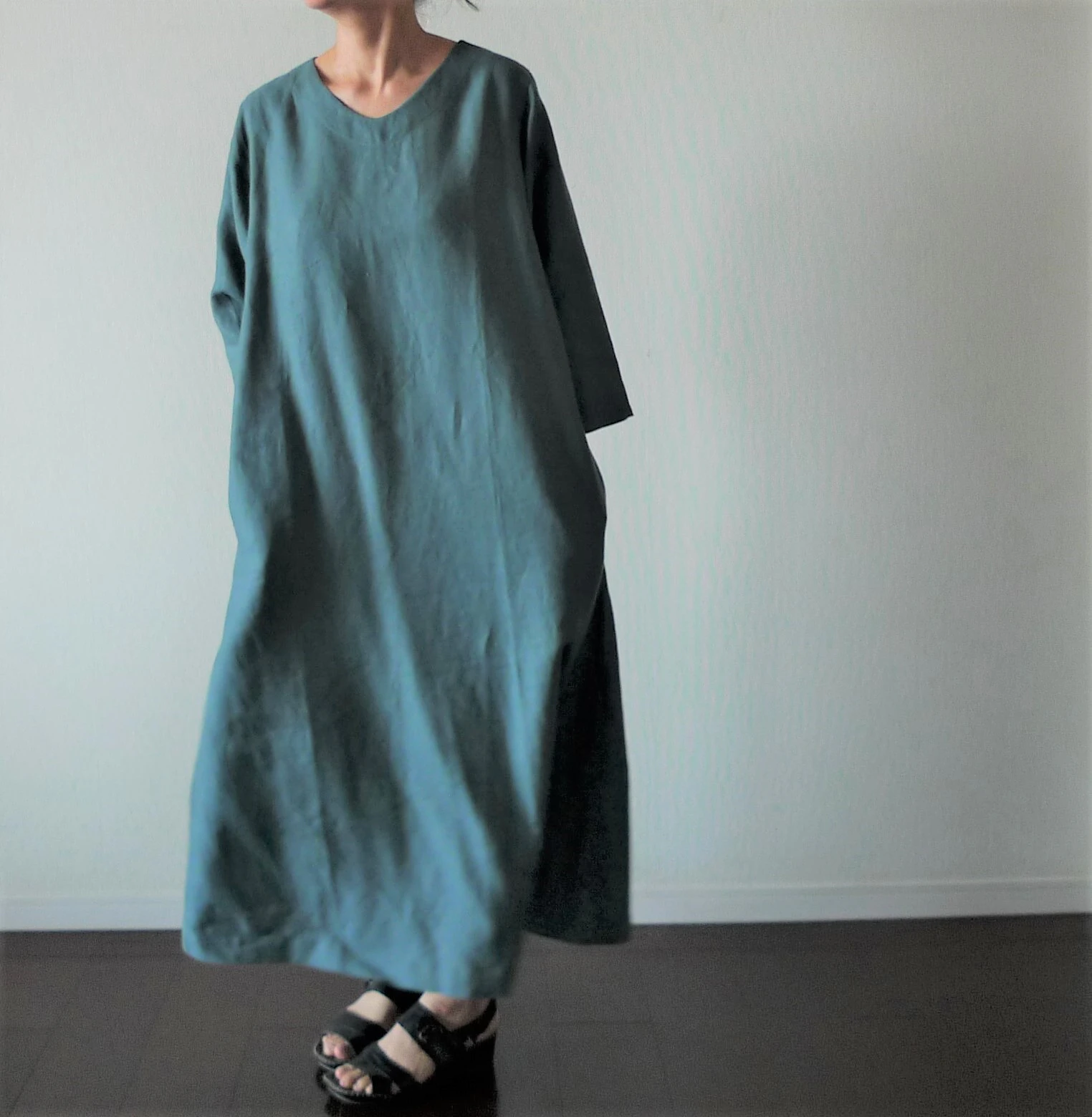 ブローチとワンピース | iichi 日々の暮らしを心地よくするハンドメイドやアンティークのマーケットプレイス