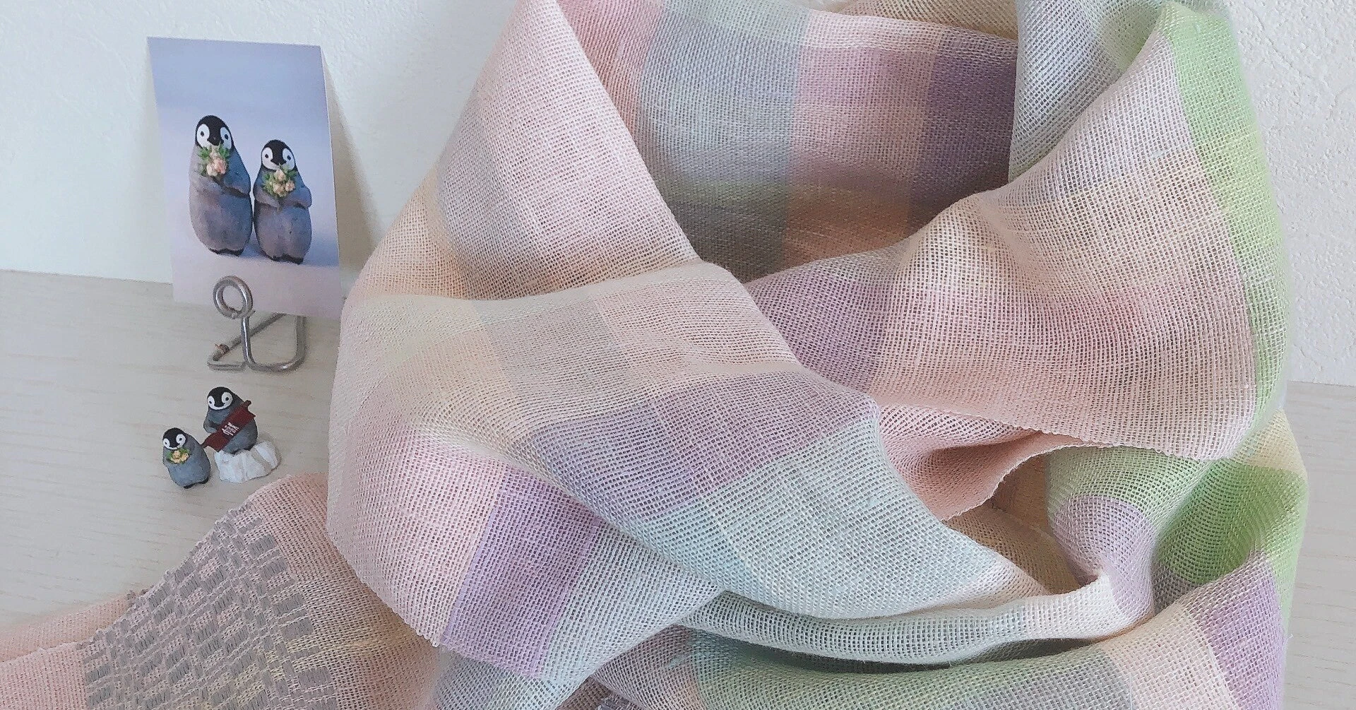 ごきげんな色を暮らしに散りばめて。megumi itoが贈る、色に恋した手織りリネンの布小物 | iichi 日々の暮らしを心地よくするハンドメイドやアンティークのマーケットプレイス