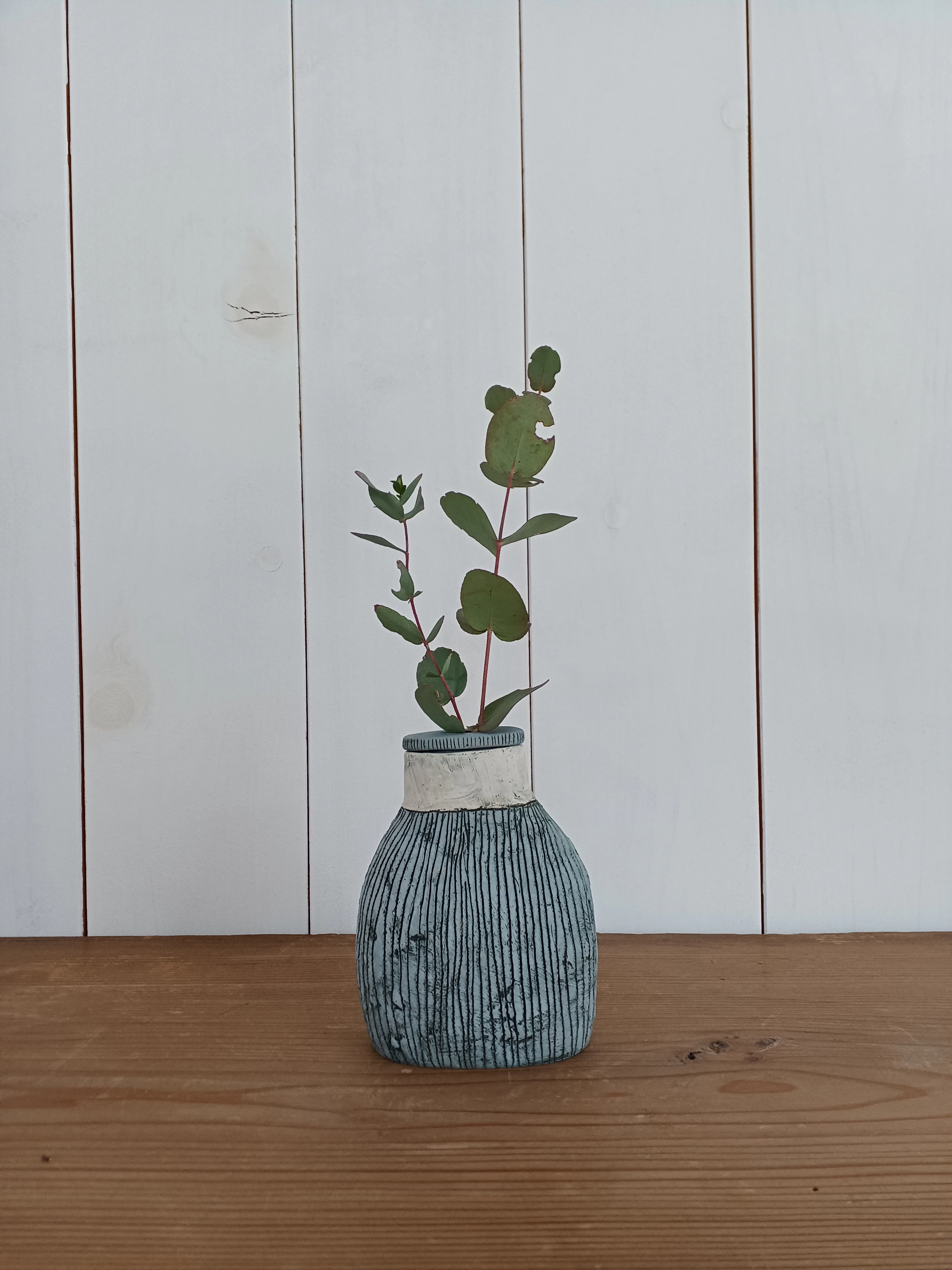 リラックスできる部屋。 | iichi 日々の暮らしを心地よくするハンドメイドやアンティークのマーケットプレイス