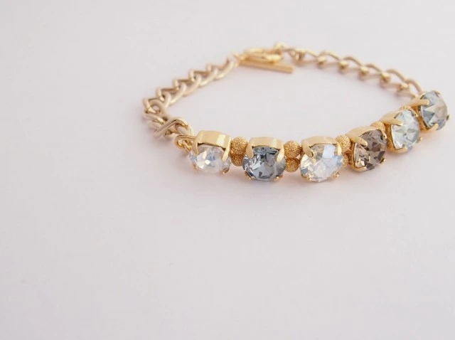 なに着よう。 | iichi 日々の暮らしを心地よくするハンドメイドやアンティークのマーケットプレイス