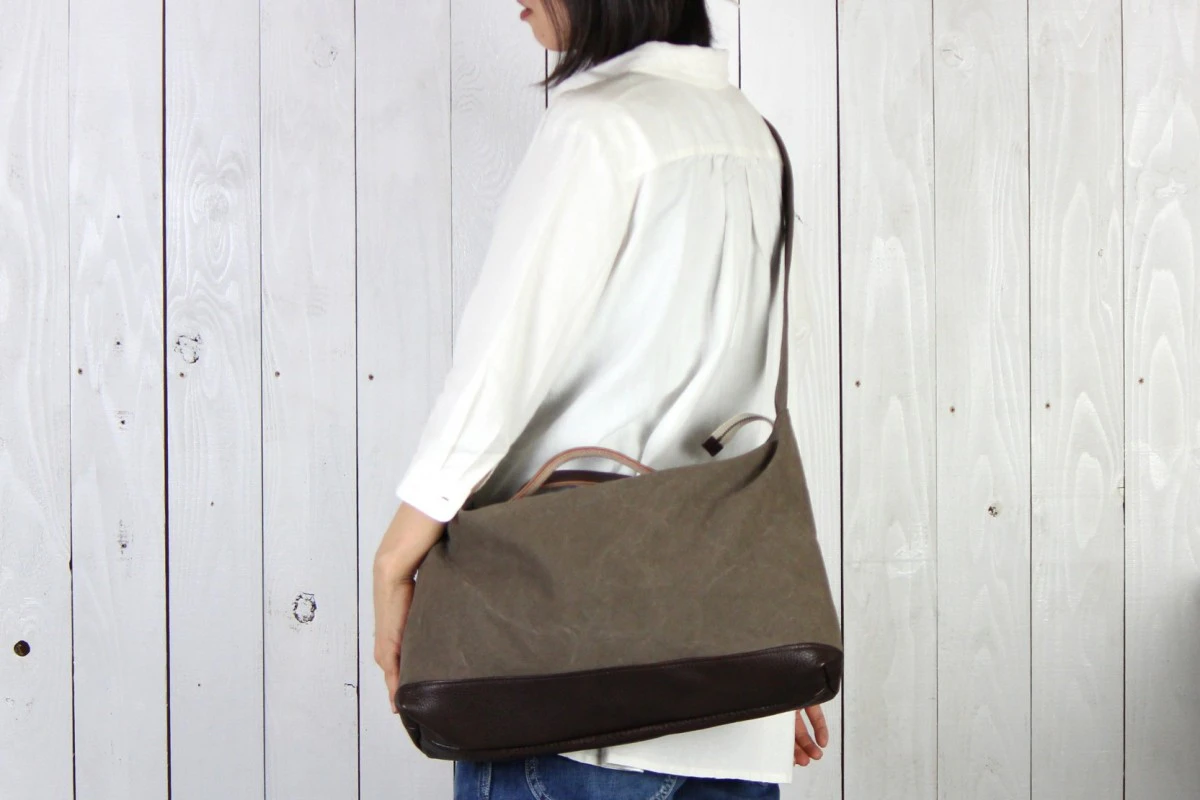 かばんとその中身！ | iichi 日々の暮らしを心地よくするハンドメイドやアンティークのマーケットプレイス