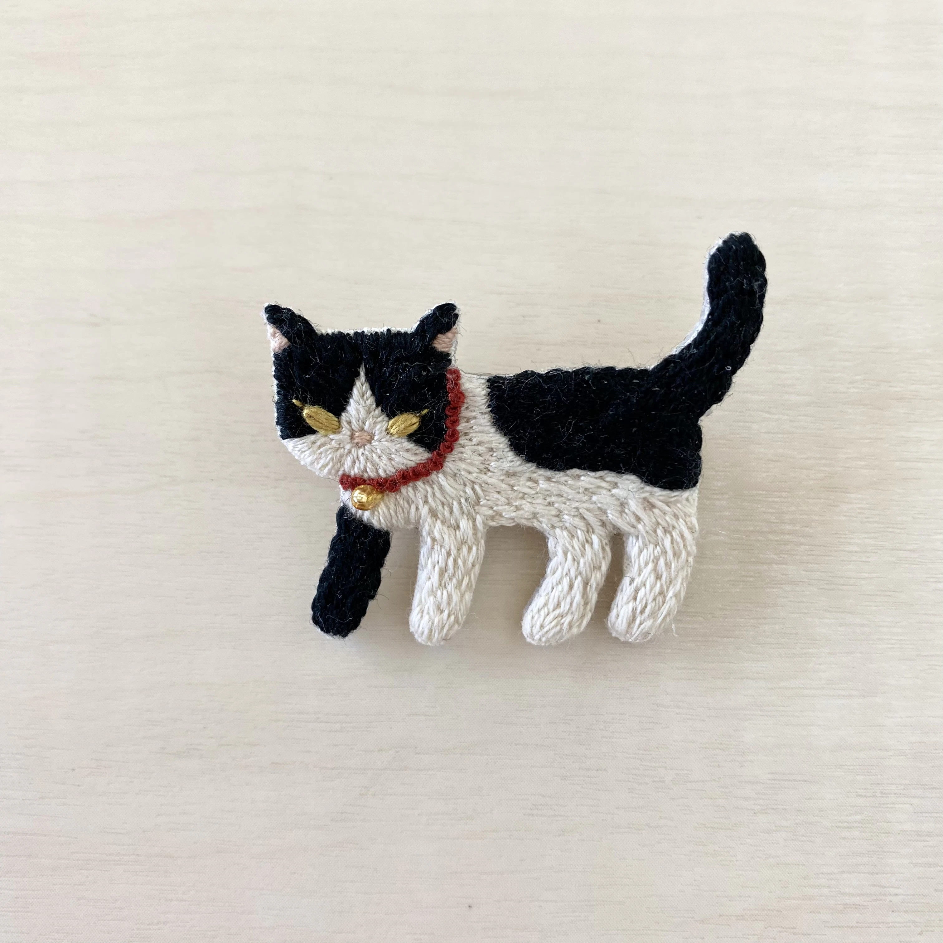 今日はどのブローチにする？ | iichi 日々の暮らしを心地よくするハンドメイドやアンティークのマーケットプレイス