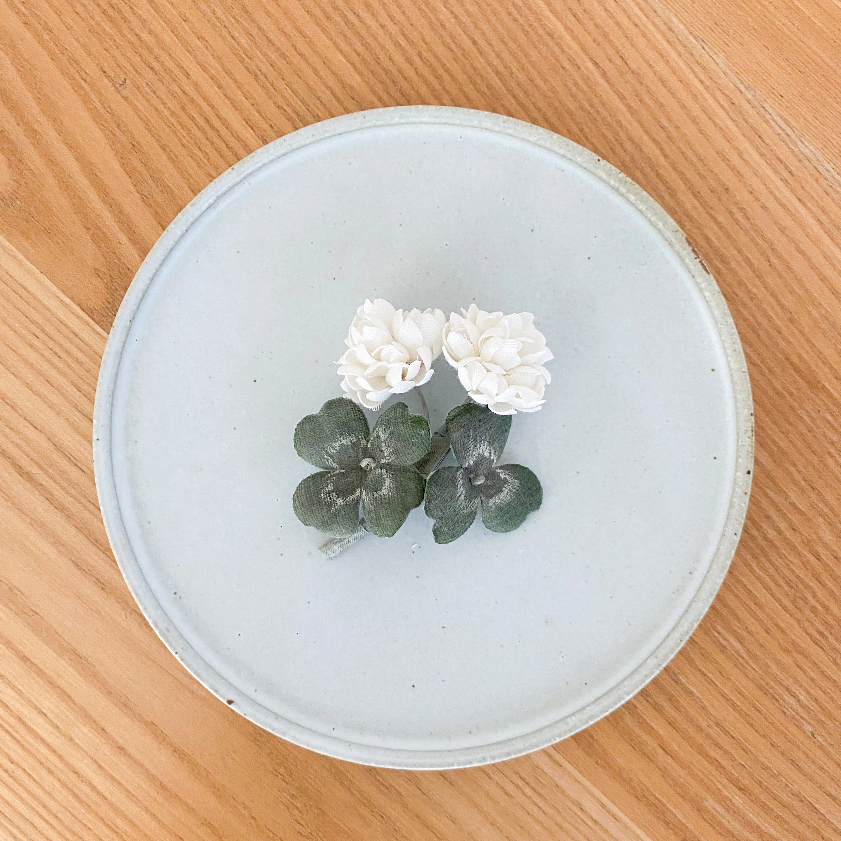 身にまとう春の草花 | iichi 日々の暮らしを心地よくするハンドメイドやアンティークのマーケットプレイス