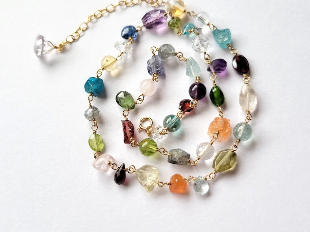 夏を彩る、大人のためのカラフルアクセサリー | iichi 日々の暮らしを心地よくするハンドメイドやアンティークのマーケットプレイス