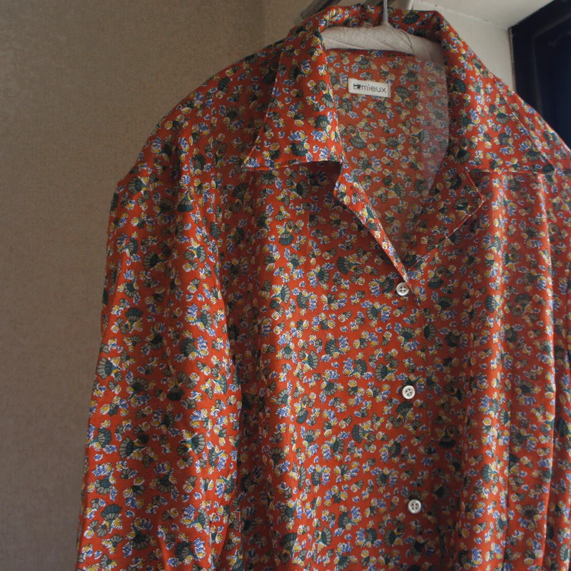 ストーリーのある服 | iichi 日々の暮らしを心地よくするハンドメイドやアンティークのマーケットプレイス