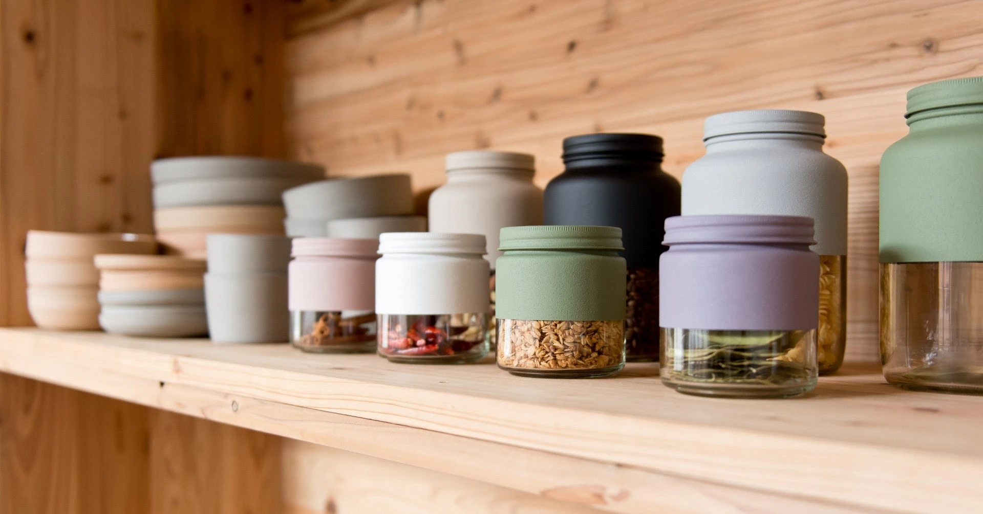 「塗装」だからこそできる表情と使いやすさ。創業70年の老舗メーカー、PAの新しい挑戦 | iichi 日々の暮らしを心地よくするハンドメイドやアンティークのマーケットプレイス