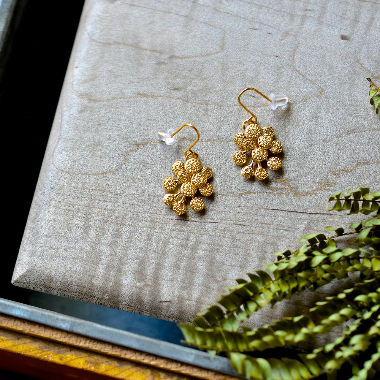 ミモザの季節に | iichi 日々の暮らしを心地よくするハンドメイドやアンティークのマーケットプレイス