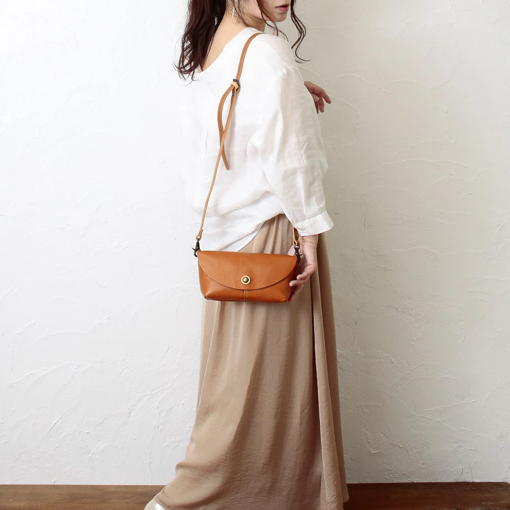 小さな鞄を持って | iichi 日々の暮らしを心地よくするハンドメイドやアンティークのマーケットプレイス