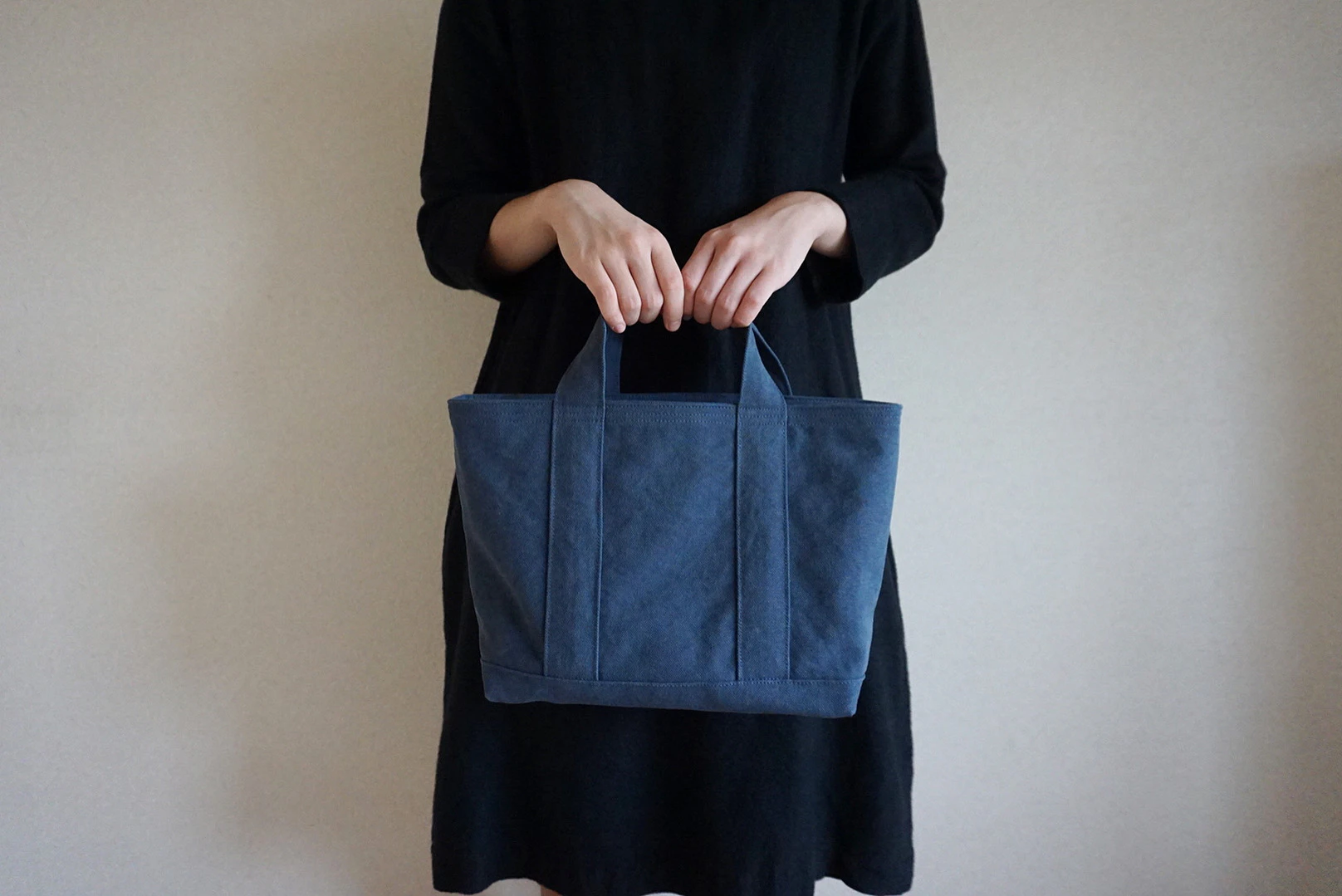 バッグをもって、いってきます | iichi 日々の暮らしを心地よくするハンドメイドやアンティークのマーケットプレイス