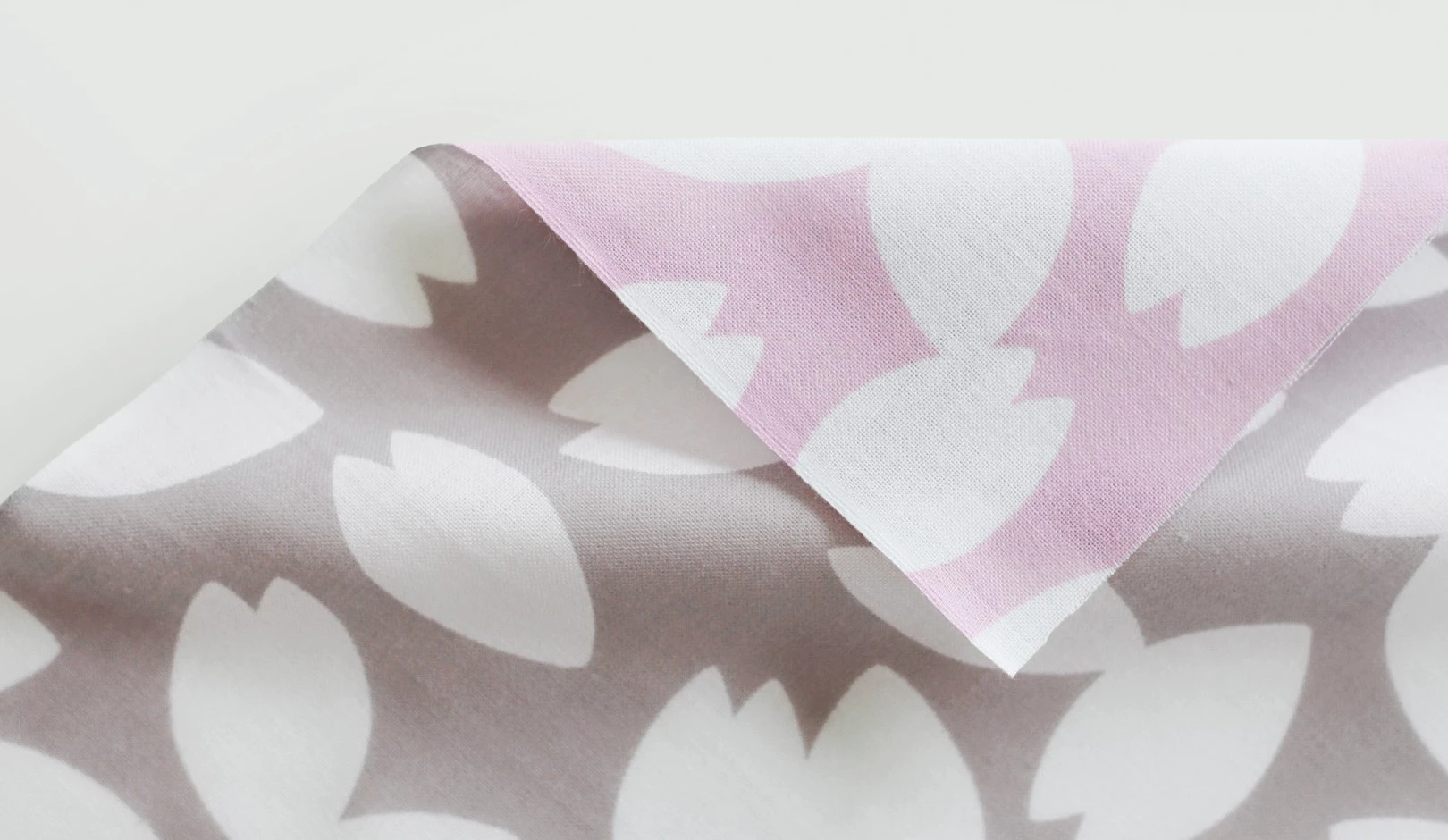 春のピクニック | iichi 日々の暮らしを心地よくするハンドメイドやアンティークのマーケットプレイス