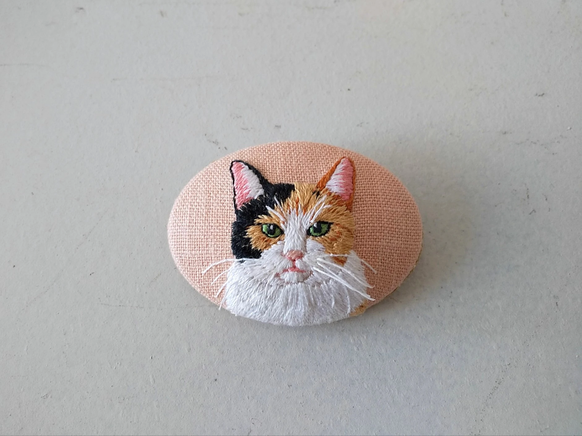 ちくちく刺繍の小物 | iichi 日々の暮らしを心地よくするハンドメイドやアンティークのマーケットプレイス