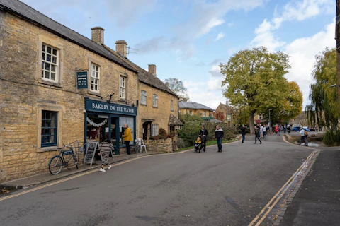 ボートン・オン・ザ・ウォーター | 海外旅行・国内旅行のツアーやホテル予約はNEWT(ニュート)