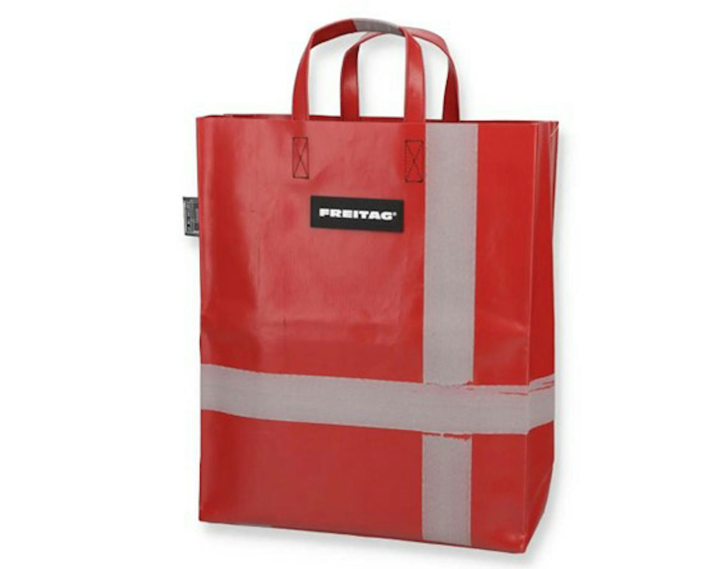 トラックの幌を再利用してメッセンジャーバッグへ！FREITAG（フライターグ）の挑戦の歴史 | Fashion Tech News