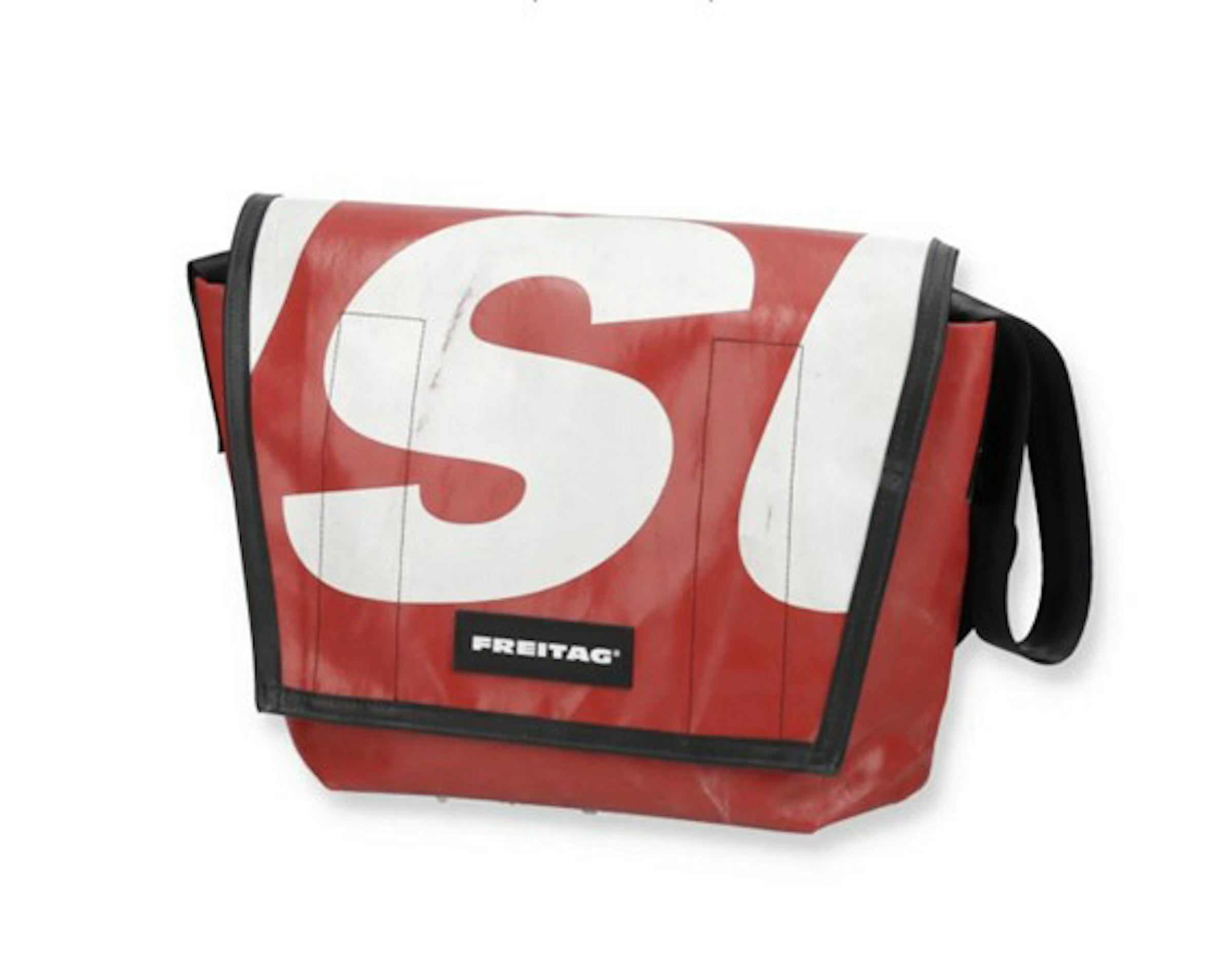 トラックの幌を再利用してメッセンジャーバッグへ！FREITAG（フライターグ）の挑戦の歴史 | Fashion Tech News