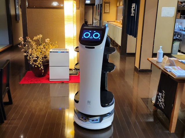 【居酒屋導入事例】ごちそう家はなぱらさま｜ネコ型配膳ロボット「BellaBot」 | DFA Robotics