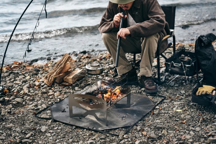 【2024年最新】焚き火シートおすすめ20選！選び方3つのポイント | ソトレシピ｜キャンプ飯レシピ＆アウトドアライフ・プラットフォーム