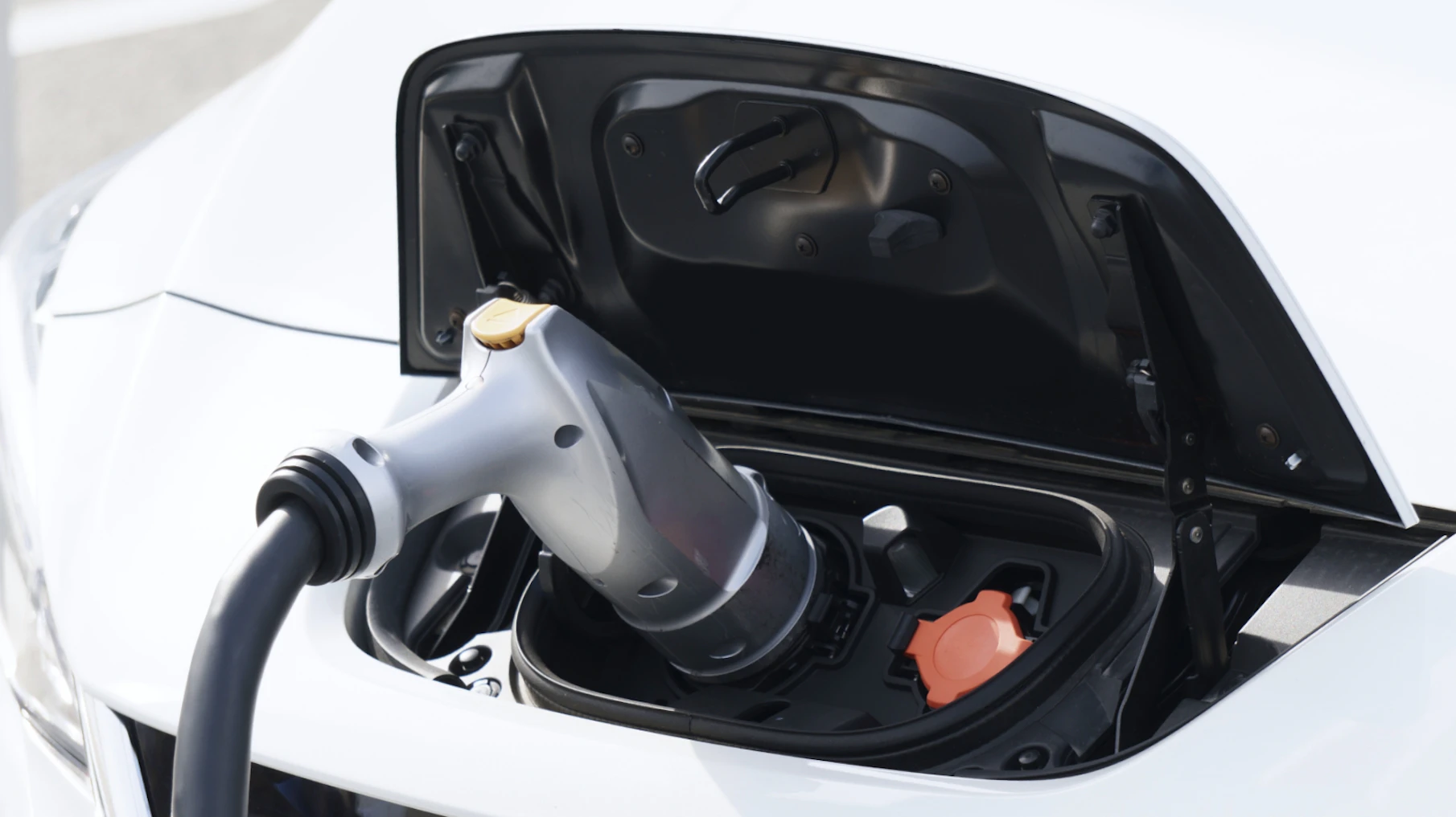 電気自動車（EV）の充電にかかる時間や費用は？普通充電と急速充電の違いも解説 | GXメディア | GO株式会社の脱炭素サービスGX