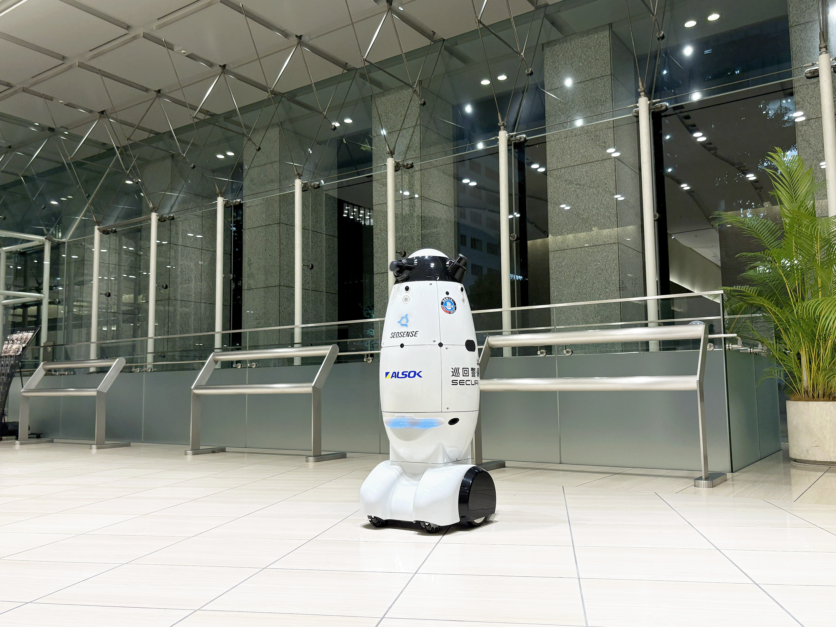 山王パークタワーにて 警備ロボット「SQ-2（エスキューツー）」の本格稼働を開始 | SEQSENSE（シークセンス） | Security Robot System