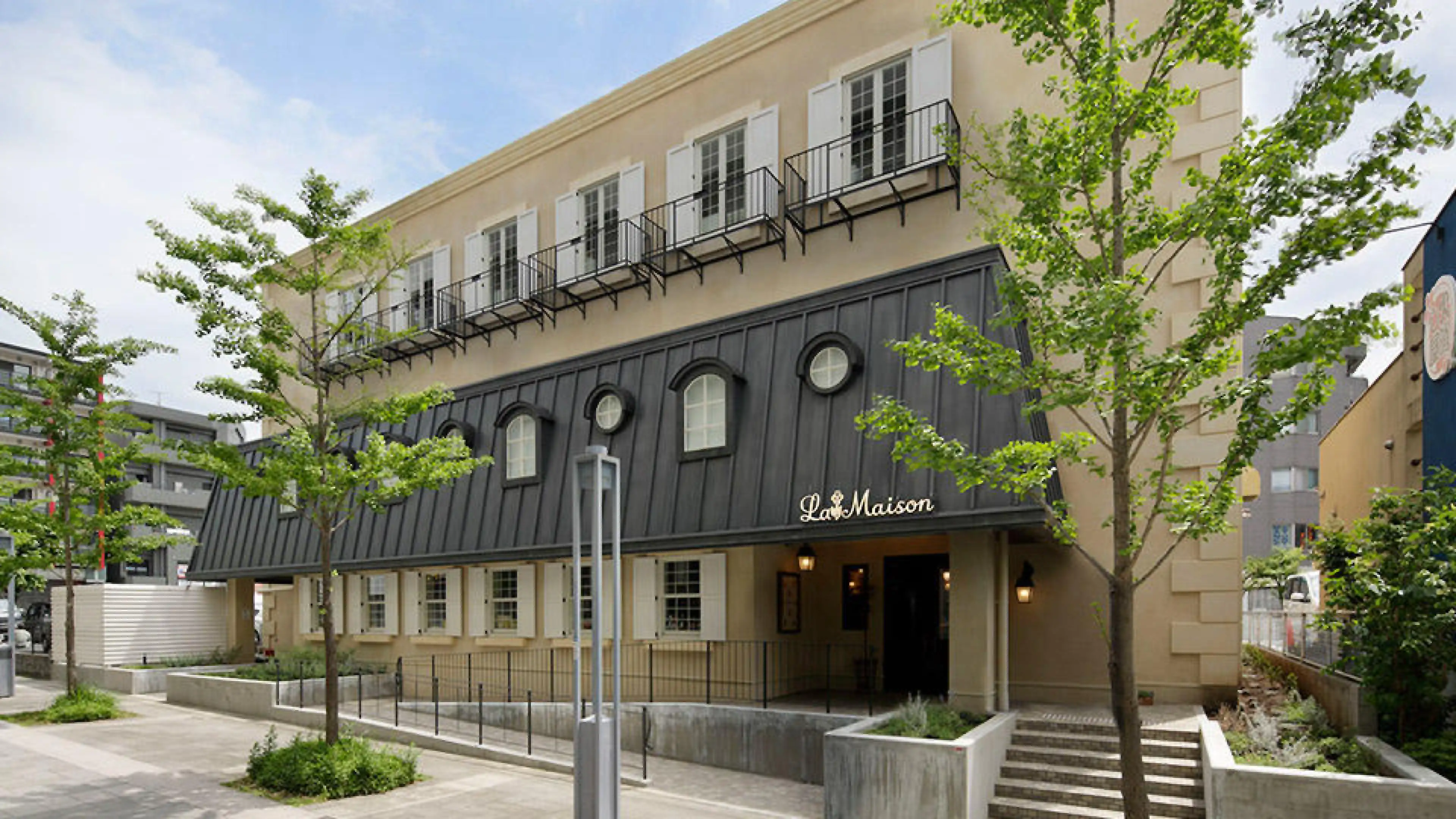 「店舗の全員が、平等に情報を受け取れる」ラ・メゾン・アンソレイユターブルの”アプリで完結する情報共有”とは？ | TUNAG(ツナグ)