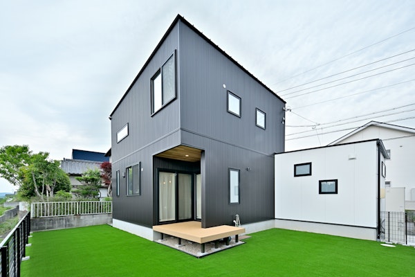 【犬と暮らす家】ペットと住む、スタイリッシュな外観の家~愛知県瀬戸市に建てる注文住宅~ アクシエホームの施工事例をご紹介!