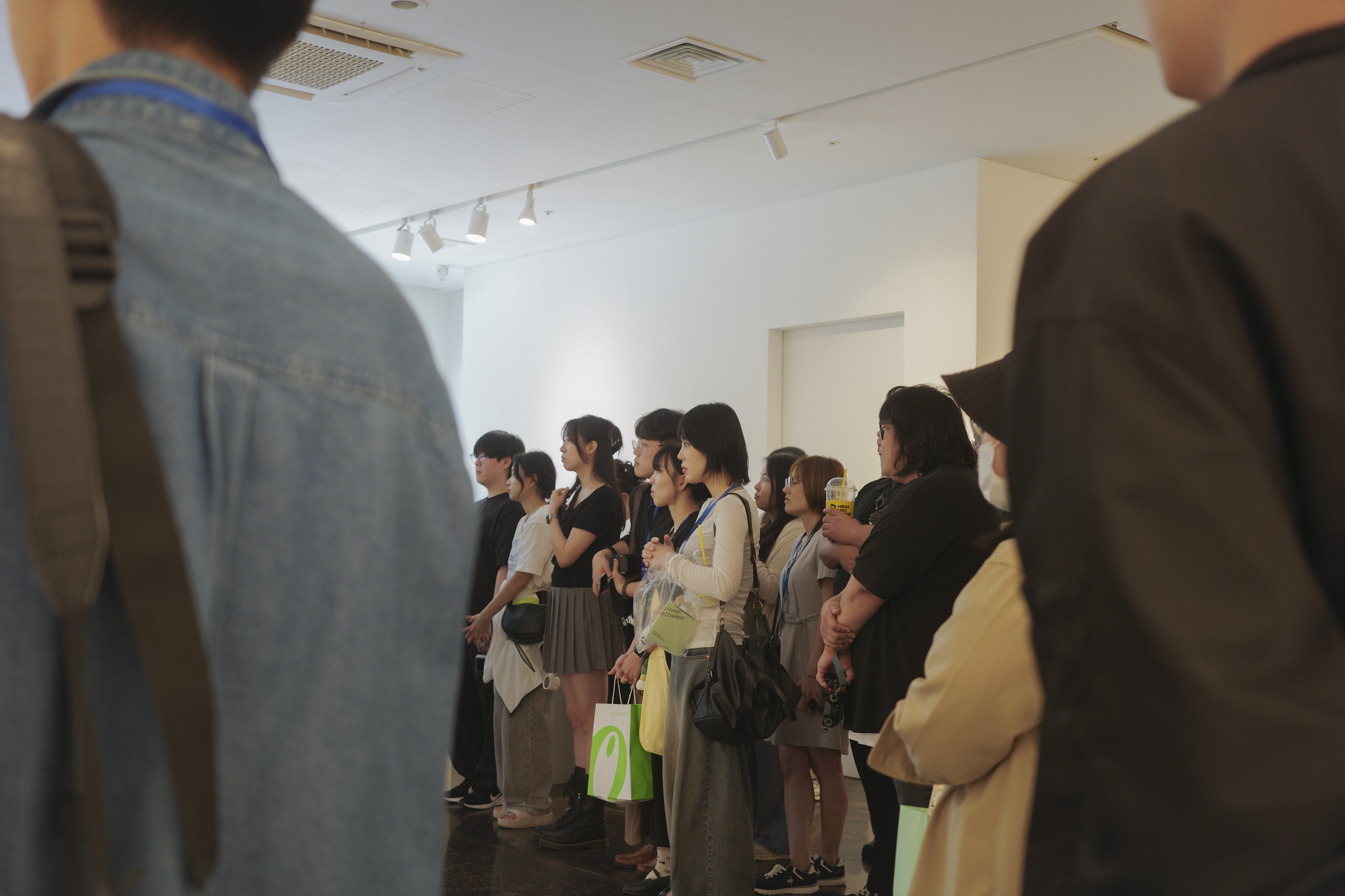 photo poster project | 写真を通して“自分”を再発見する by Mina Cho | ISSUE #117 | マガジン ...