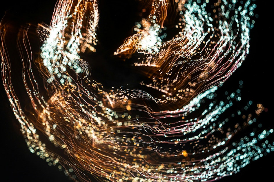 カメラレンズの「白」と「黒」の秘密、色が物語る機能と競争の歴史 | Release #293 | cizucu