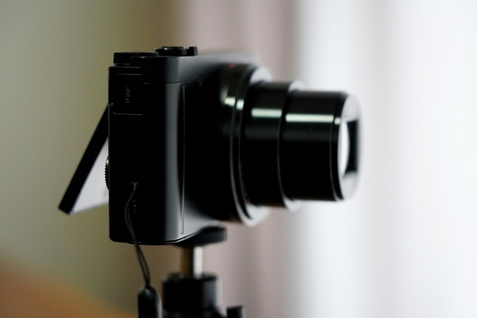 Differences and Choosing Between Full-Frame and APS-C Sensors ...