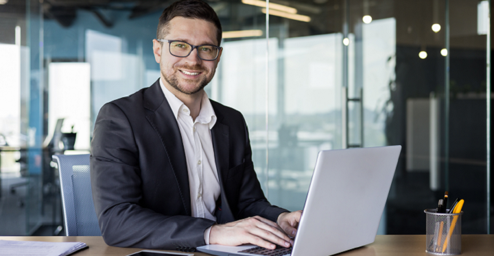 CFOとは何か？その役割、必要なスキル、そしてキャリアの道について説明 | WARCエージェント マガジン