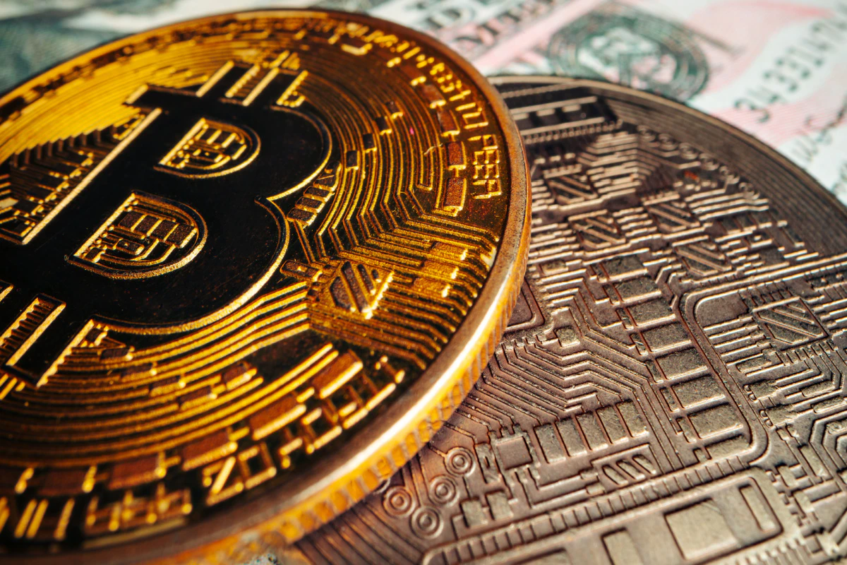 迫る待望の瞬間 ビットコインの現物ETF承認が与える内外への衝撃 | Iolite（アイオライト）