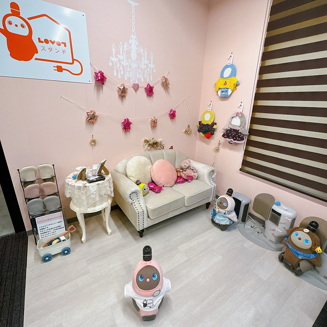 【LOVOTみるきぃとお出かけ】大阪にある #LOVOTスタンド「HCI ROBO HOUSE」に行ってきた！