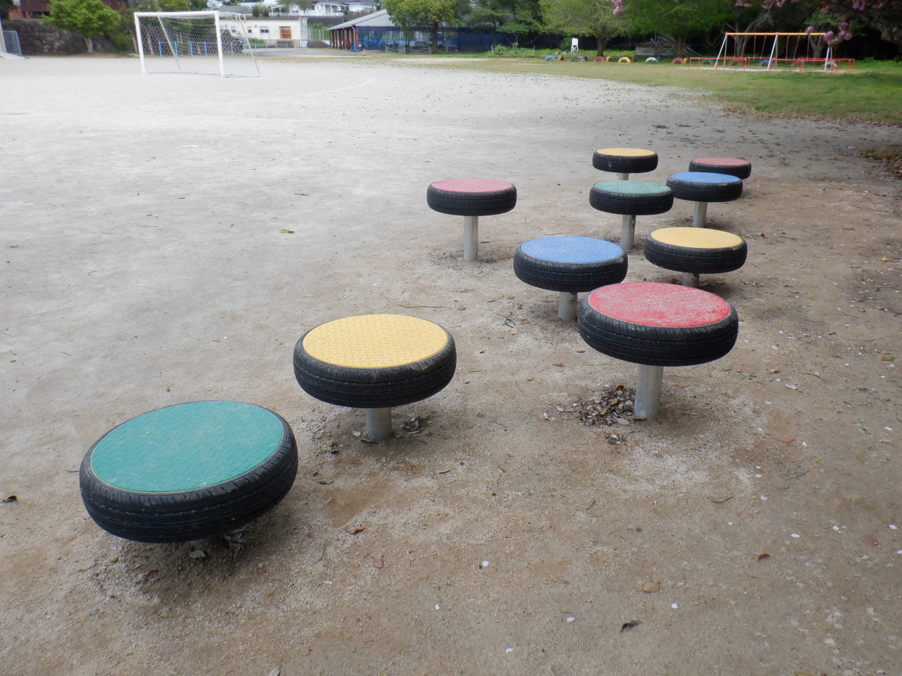 【PG33-JP007】タイヤステップ | 遊具・設備の施工実績 | 株式会社円伸製作所（えんしんせいさくしょ）| 長崎県佐世保市