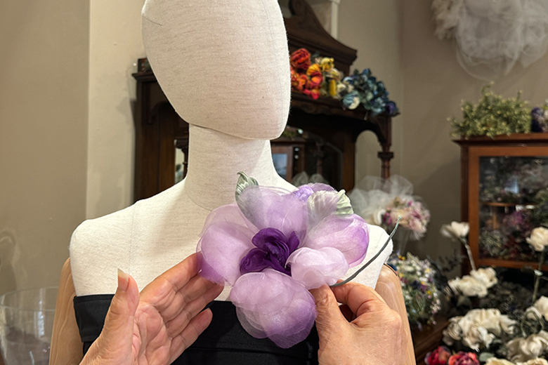 Make Dyed Flowers in a Private Lesson by Renowned Couture Flower ...