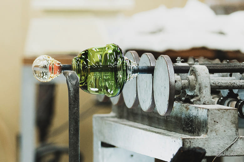 Cut Patterns Into an Edo Glass Matcha Bowl & Experience the Radiance of ...