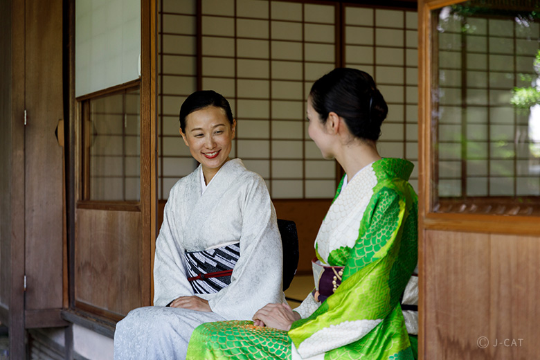 A Life of Kimonos, Exuding the Aesthetics of Japan | Wabunka | Private ...