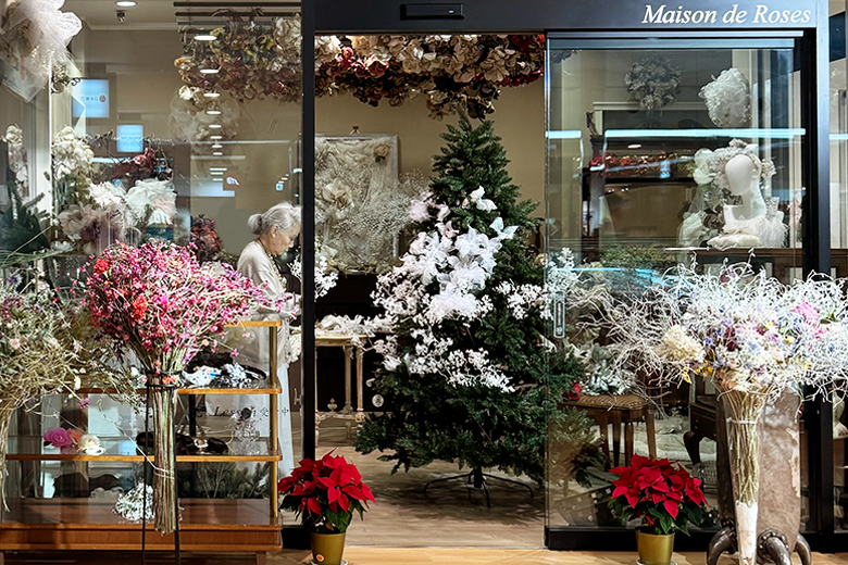 Make Dyed Flowers in a Private Lesson by Renowned Couture Flower ...