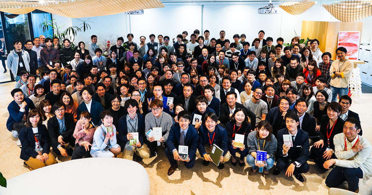 新卒入社式で語られた、ユーザベース共同代表とNewsPicks代表からのメッセージ | Uzabase Journal