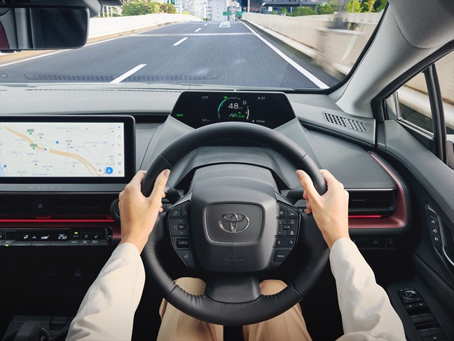 新型プリウスPHEVの内装を紹介。ハイブリッド車とはどう違う？｜KINTO