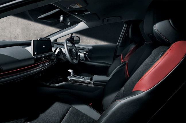 新型プリウスPHEVの内装を紹介。ハイブリッド車とはどう違う？｜KINTO