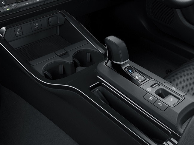 新型プリウスPHEVの内装を紹介。ハイブリッド車とはどう違う？｜KINTO