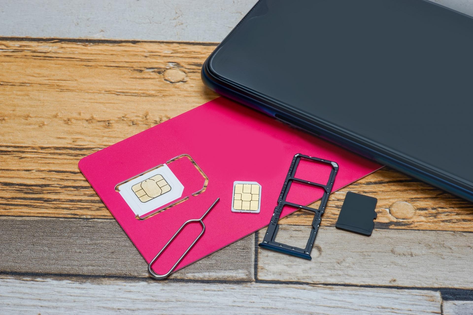 UIMカードと物理SIMカードの違いは？他のおすすめ通信方法も紹介！ - trifa