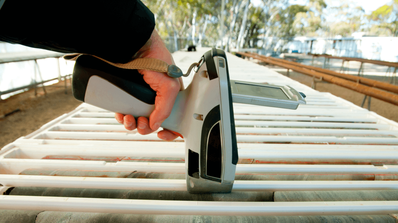 蛍光X線分析装置とは？基礎や特徴から運用・価格帯や選び方・応用事例まで | オンライン展示会プラットフォームevort（エボルト）