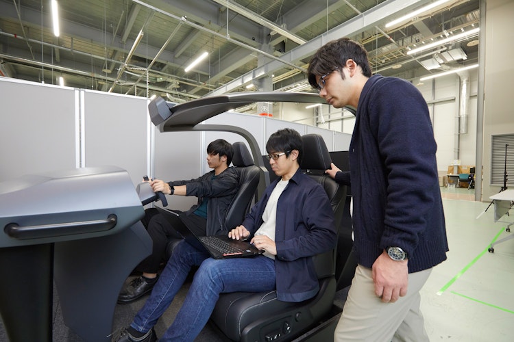 たとえ、顔の半分がマスクで覆われていても、 脇見運転や居眠り運転を確実に検知する画像認識技術。 | AISIN CROSS（アイシンクロス） | 株式会社アイシン 採用サイト